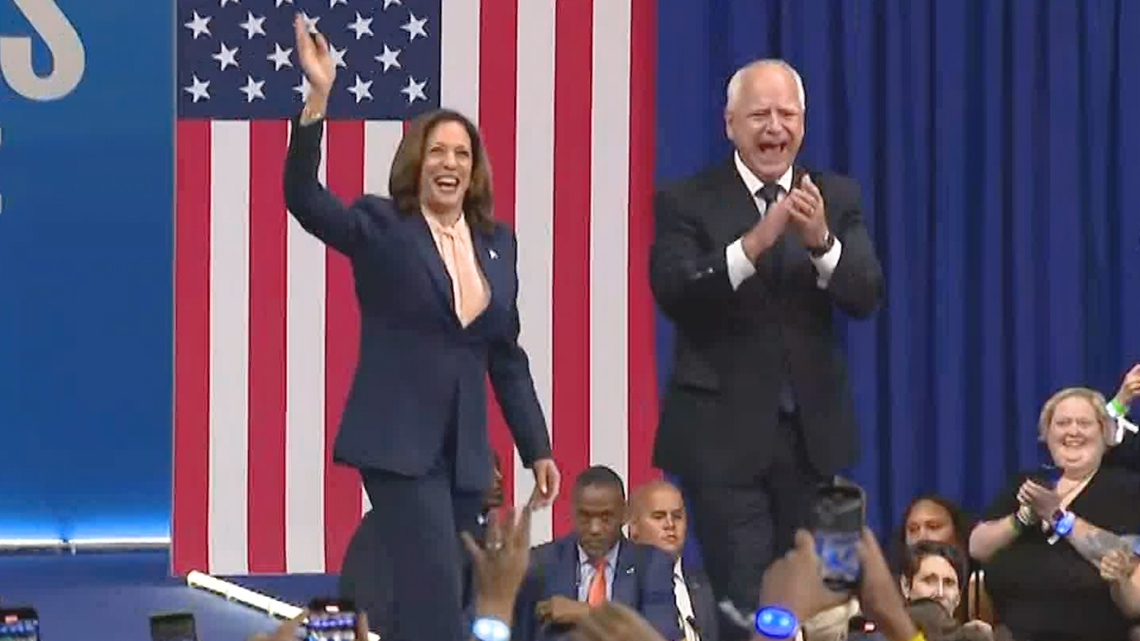 Kamala Harris and Tim Walz walk in together at rally in Pennsylvania ...