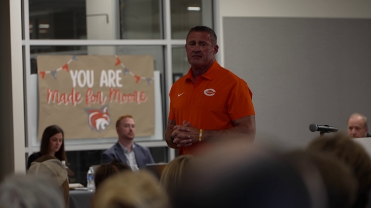 Gaylord Texan announces this year's ICE! theme, "Elf" | wfaa.com