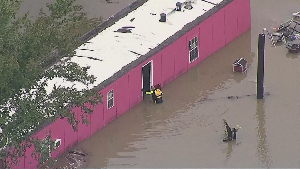 Flash flood recovery underway after widespread damage | wfaa.com