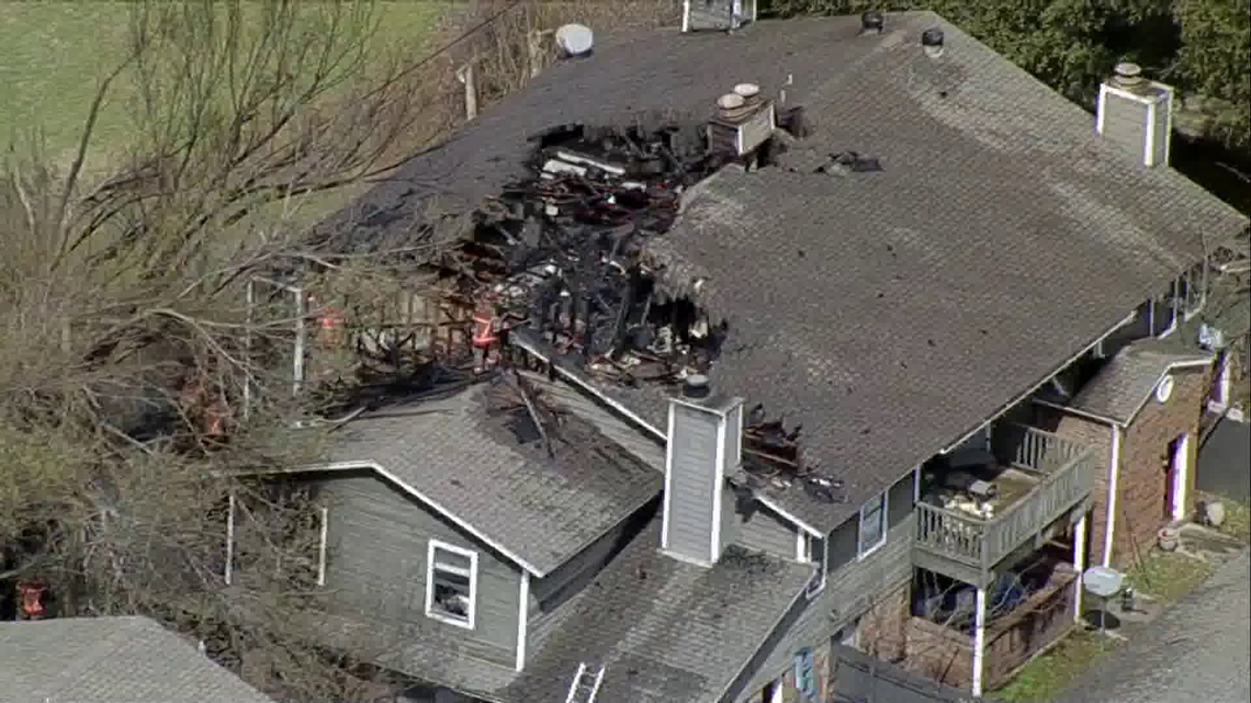 Fire damages homes at Parkside townhomes in Arlington | wfaa.com