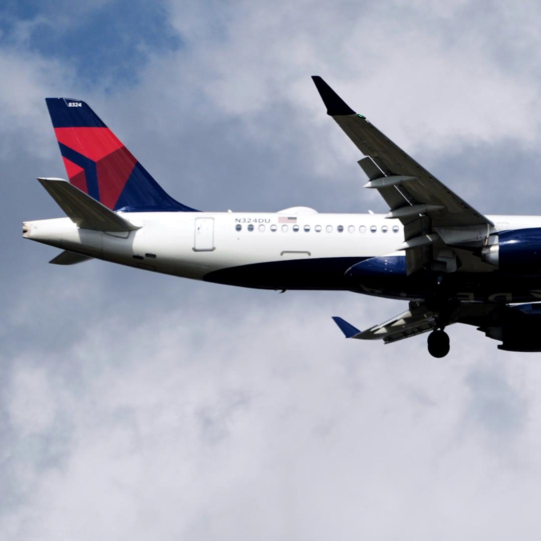 Delta Airlines plane flying from Atlanta to Honolulu diverted to DFW ...