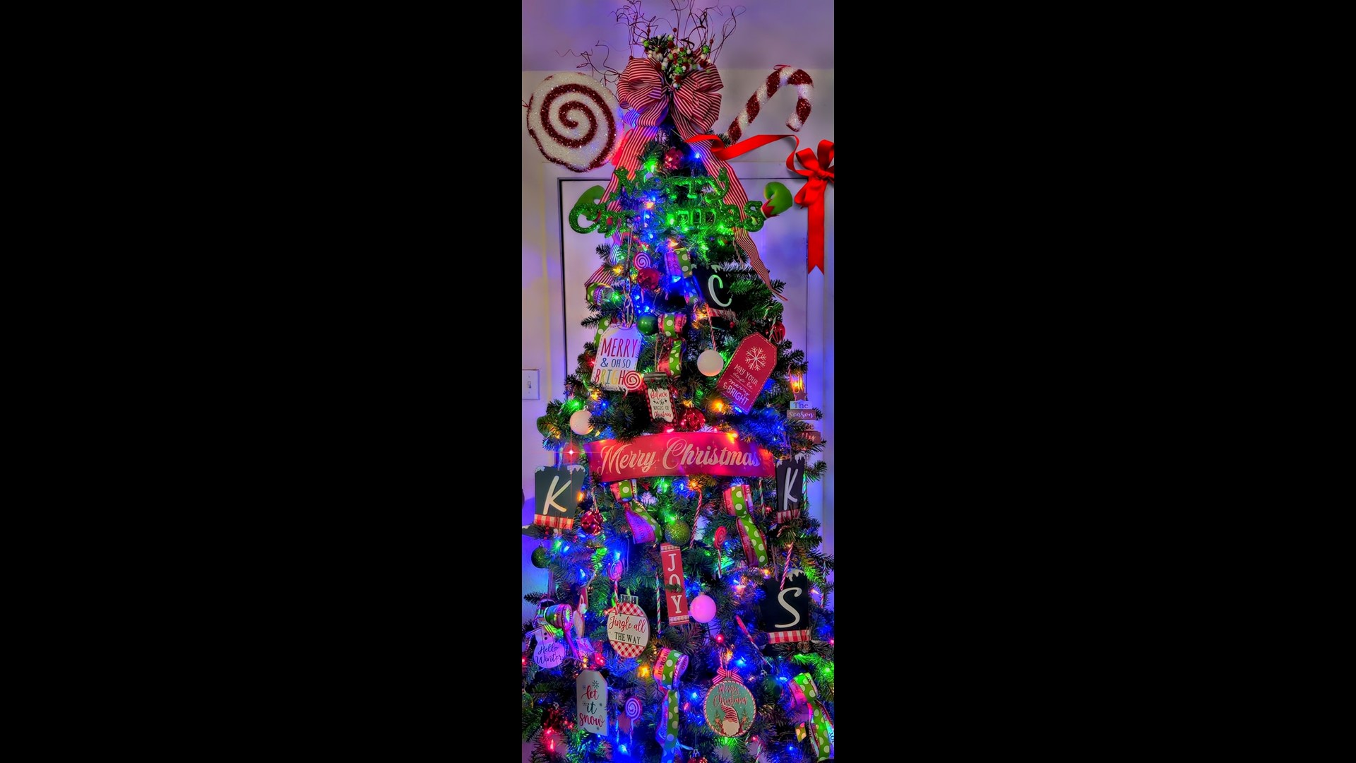 Your pictures: Flamingo Christmas tree, Whataburger Christmas tree ...