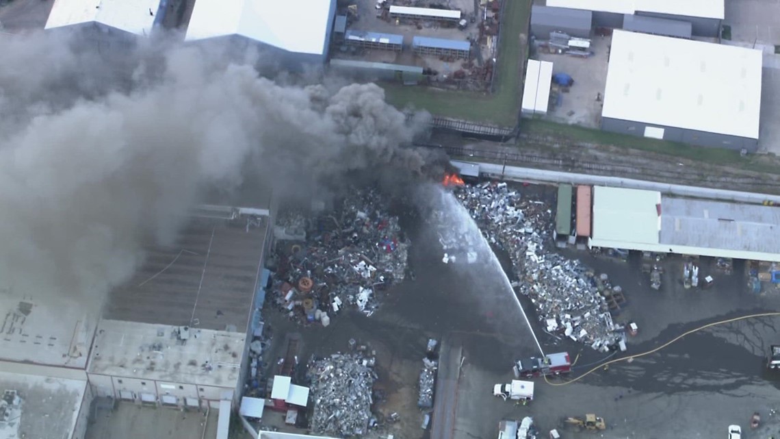 North Texas first responders battle fire at Garland scrap yard; Traffic ...
