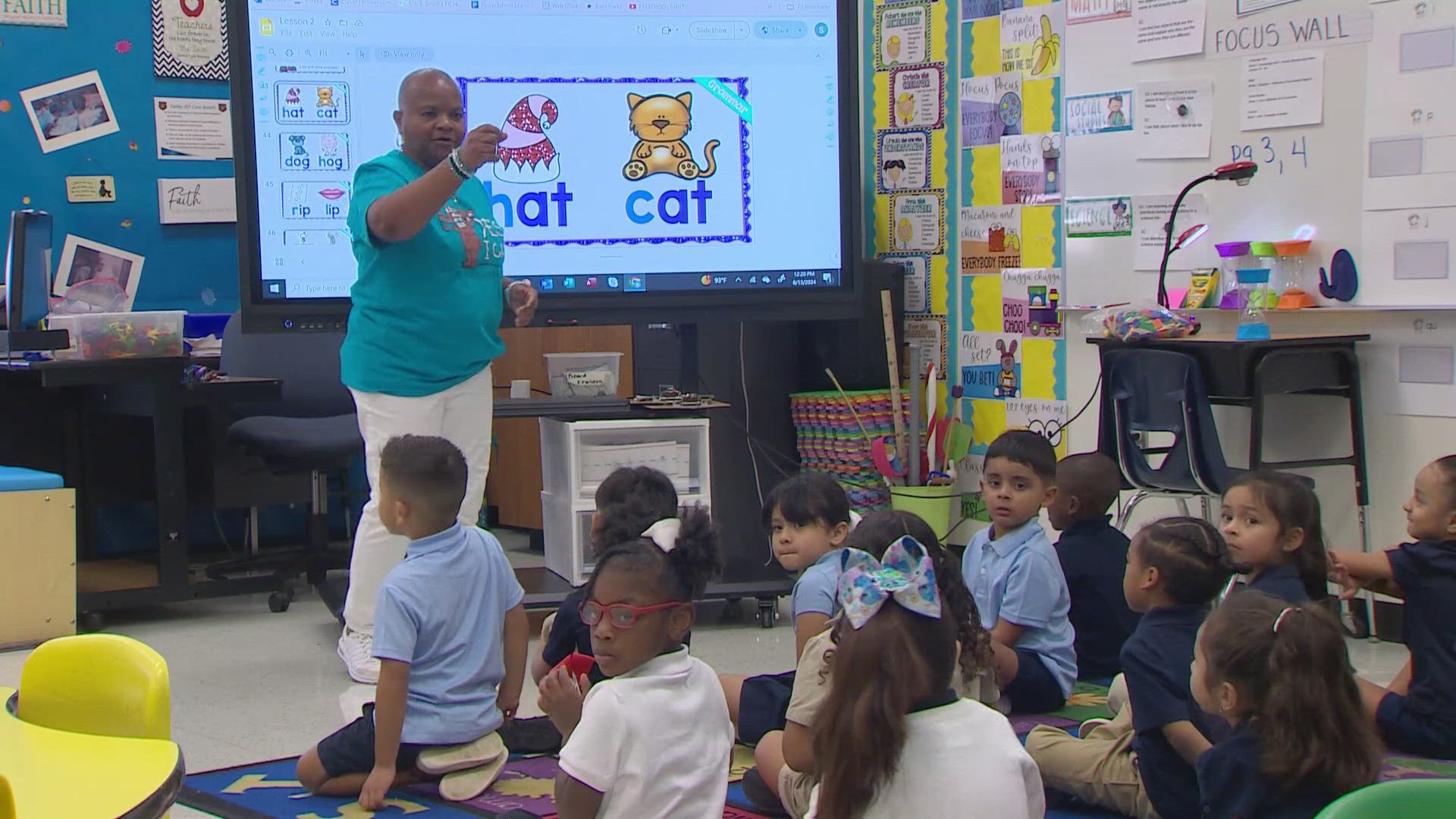 Long-time teachers explain what makes them stick around | wfaa.com