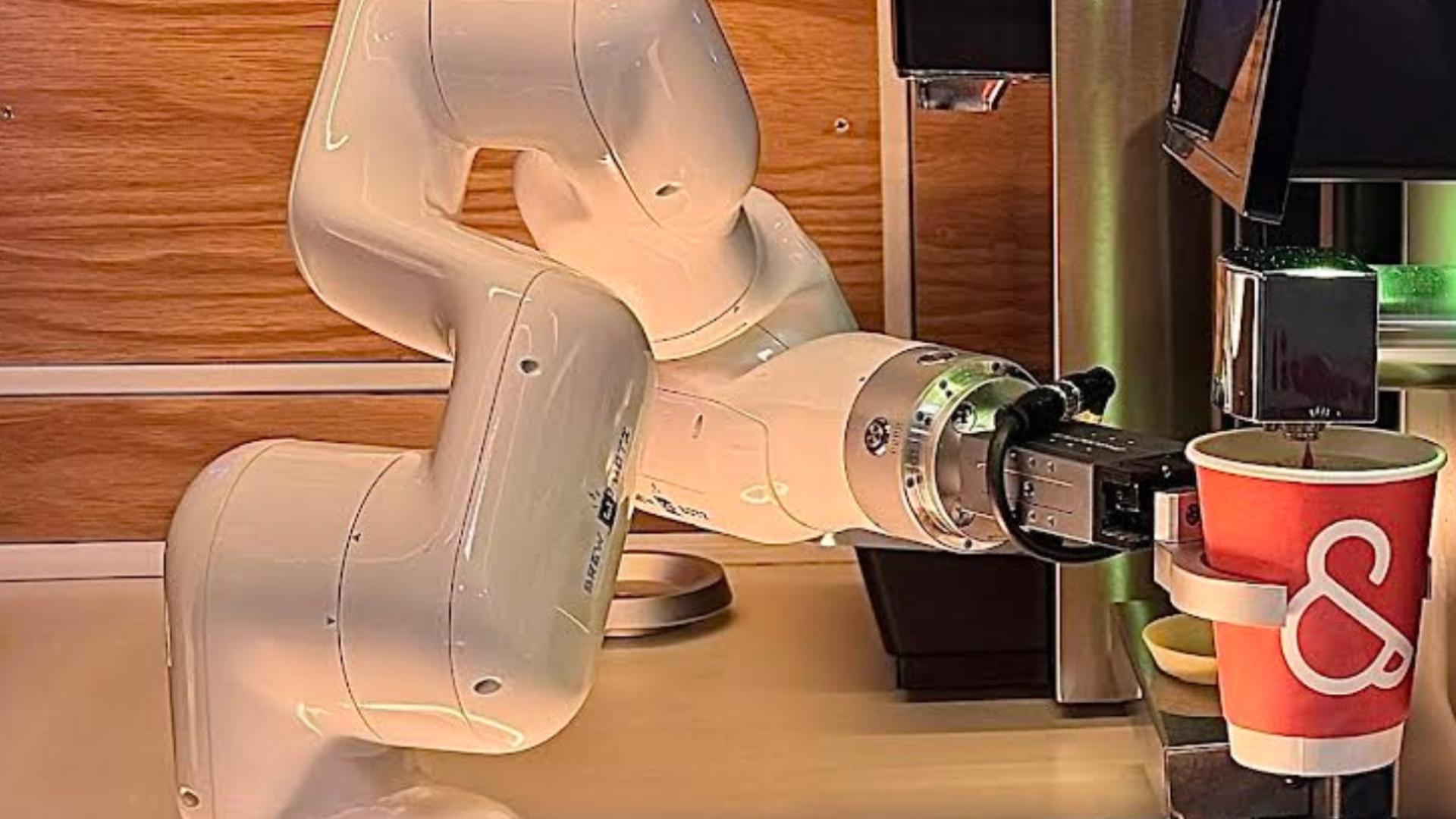 DFW Airport Ampersand coffee shop robot rolling out | wfaa.com