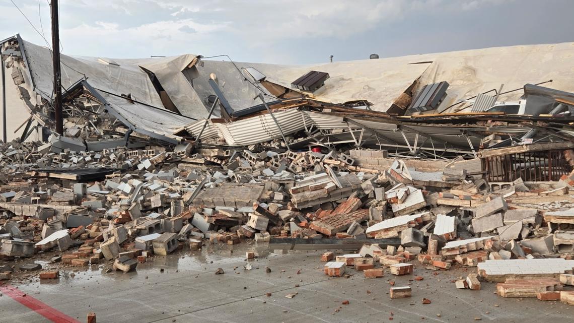 Seven escape safely after building collapse in Garland, officials say ...