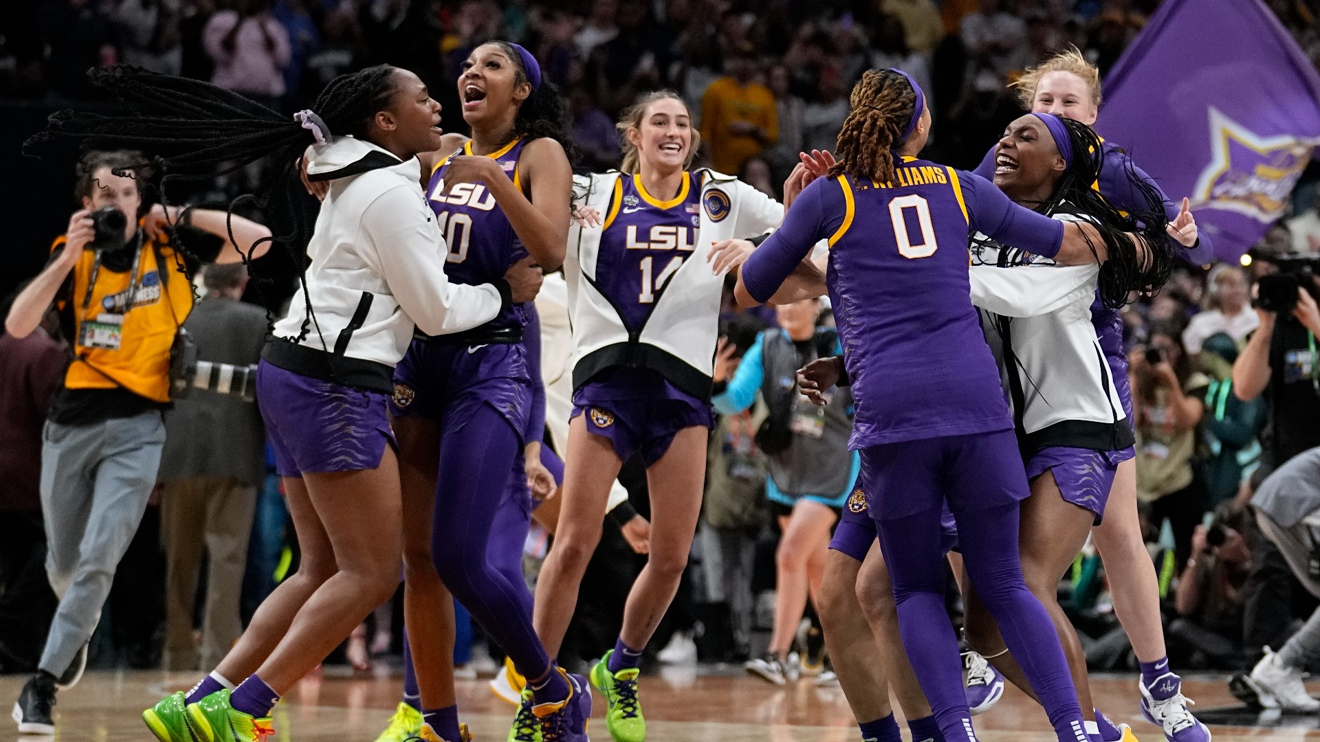 NCAA's women's March Madness: LSU beats Iowa in championship | wfaa.com
