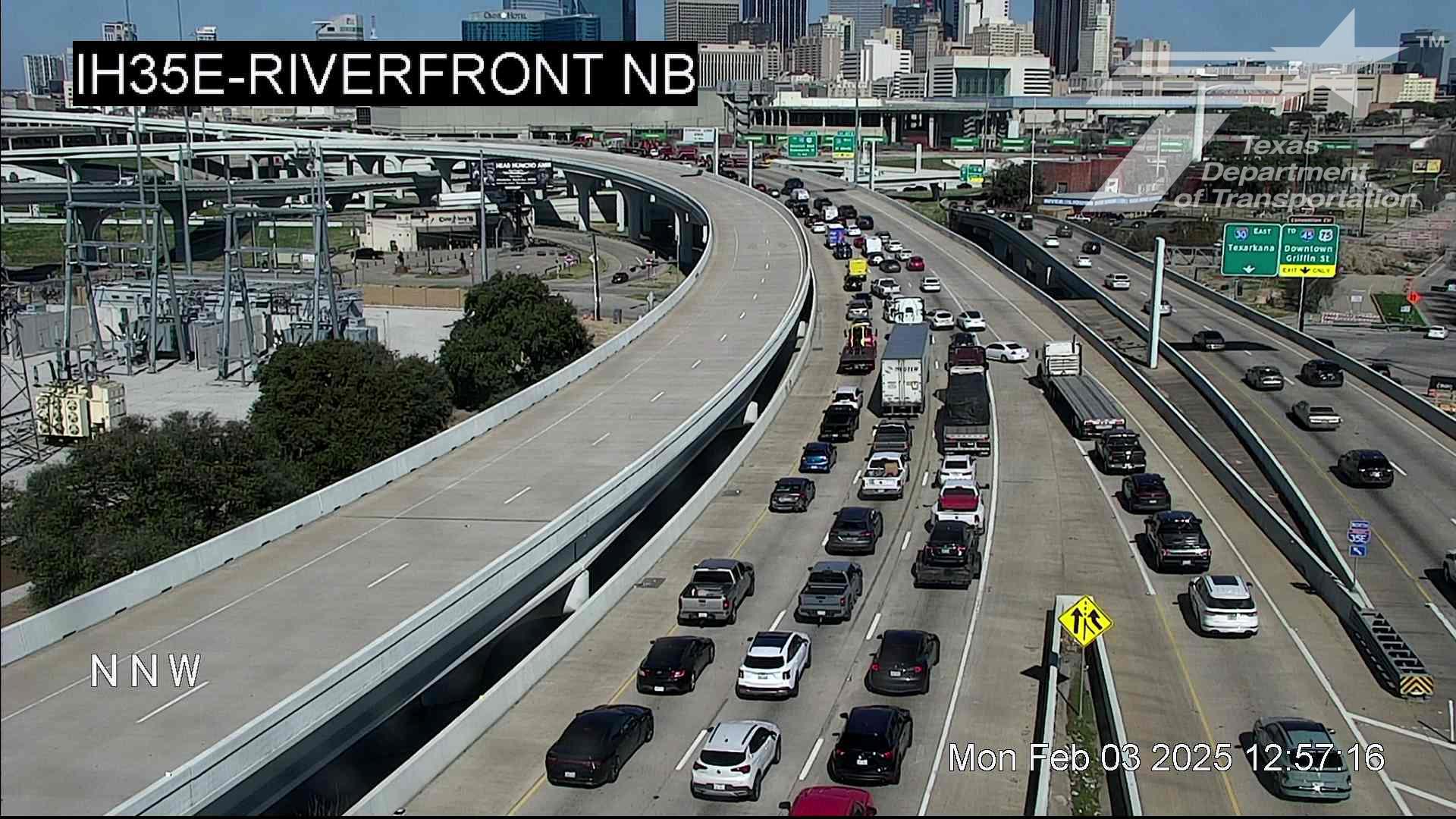 Dallas, Texas crash: Fatal accident shuts down I-35 lanes | wfaa.com
