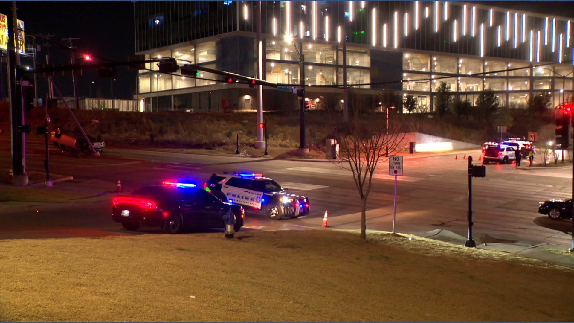 Driver killed in single-vehicle crash near Downtown Dallas, police say ...
