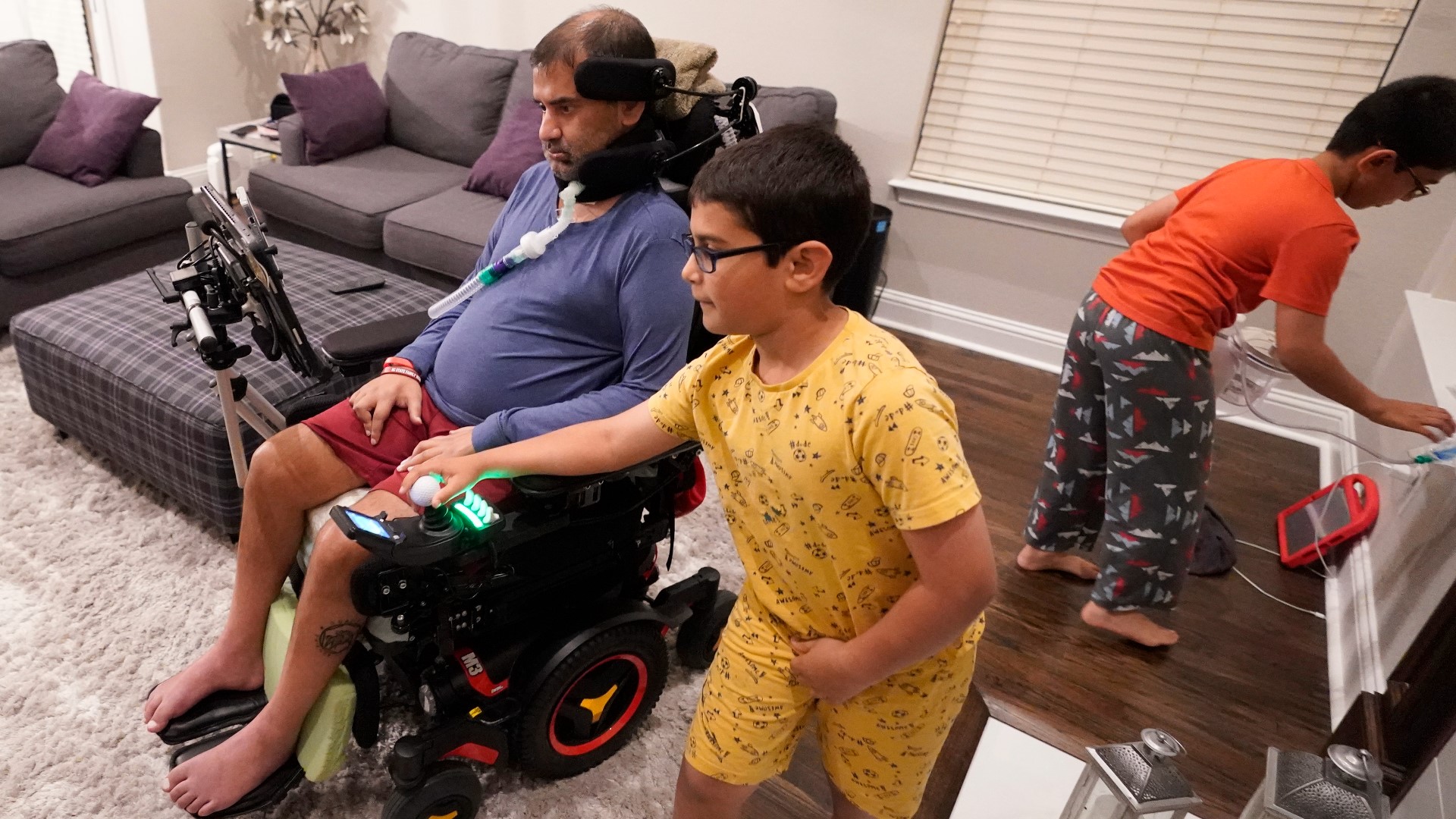 Texas boys among millions of 'young caregivers' in US | wfaa.com