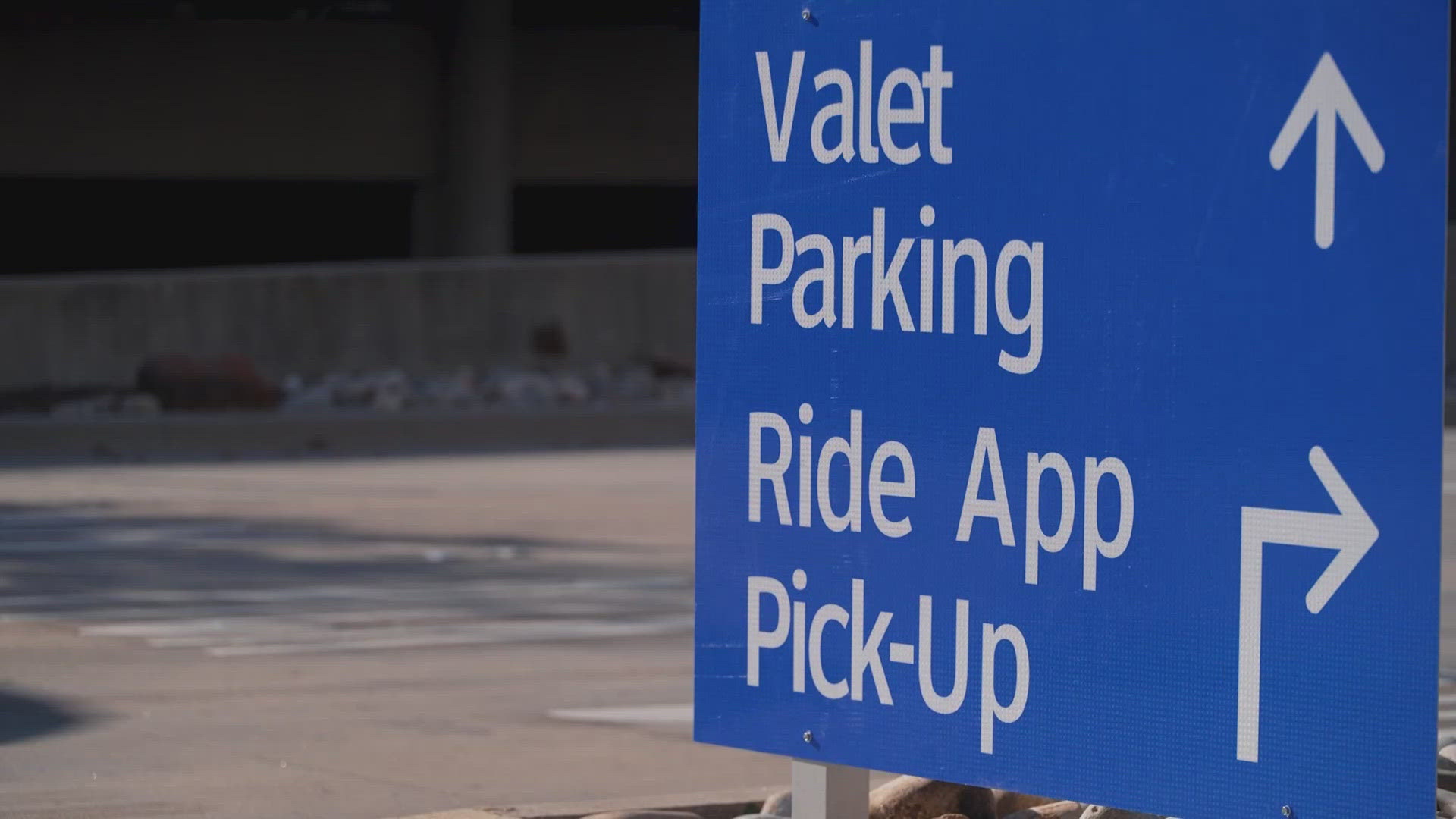 Mixed reviews after Dallas Love Field Airport changed the Uber & Lyft ...