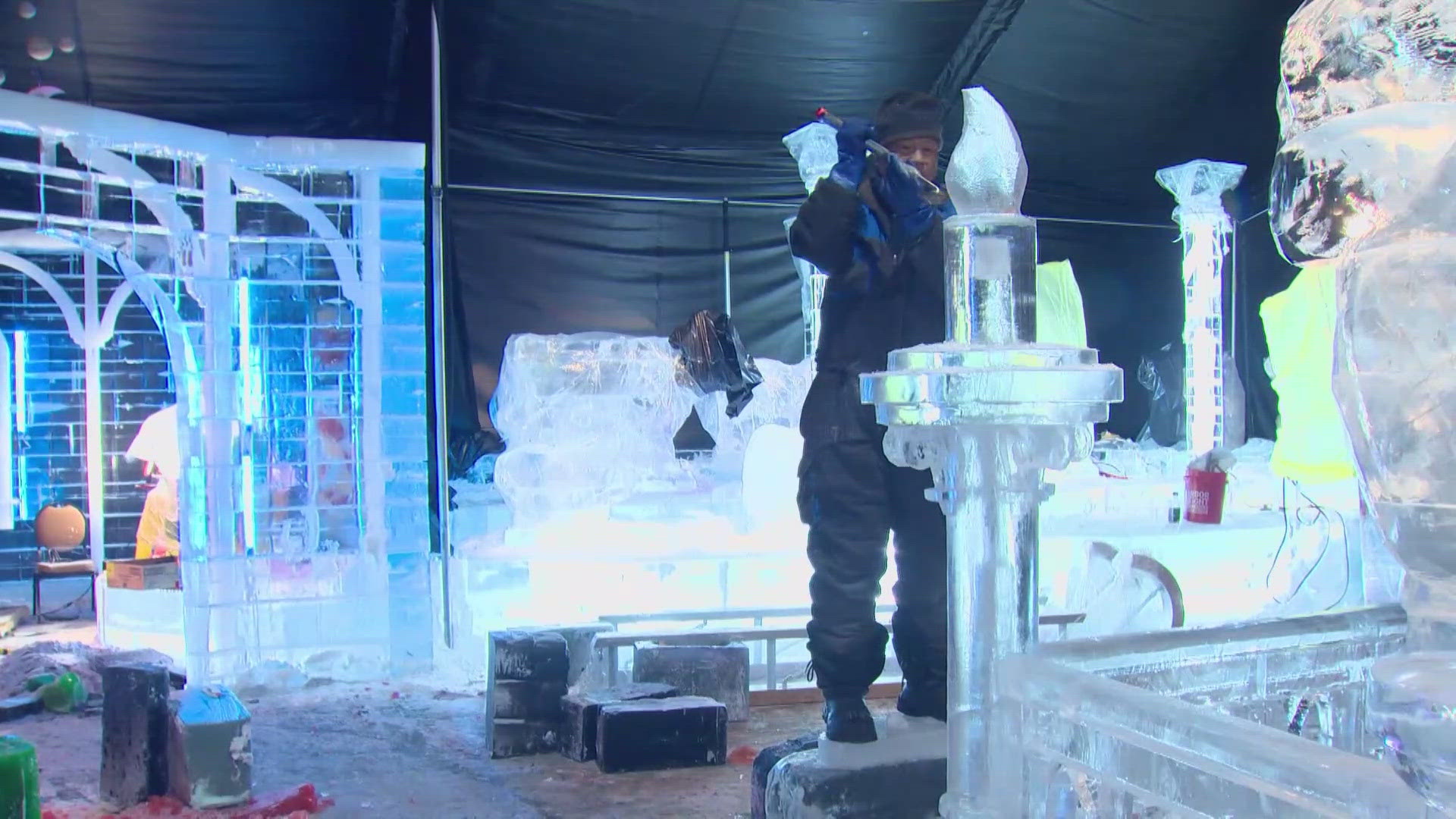 ICE! at the Gaylord Texan brings ‘Elf’ to life, with the help of master ...