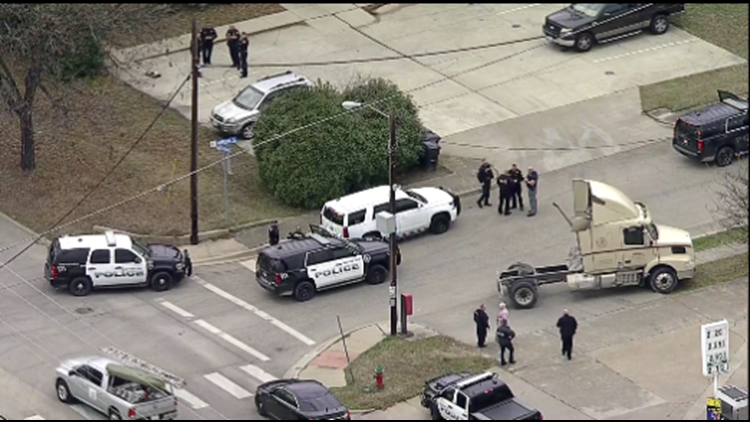 Two cars hit during multi-city police chase of stolen semi-truck | wfaa.com