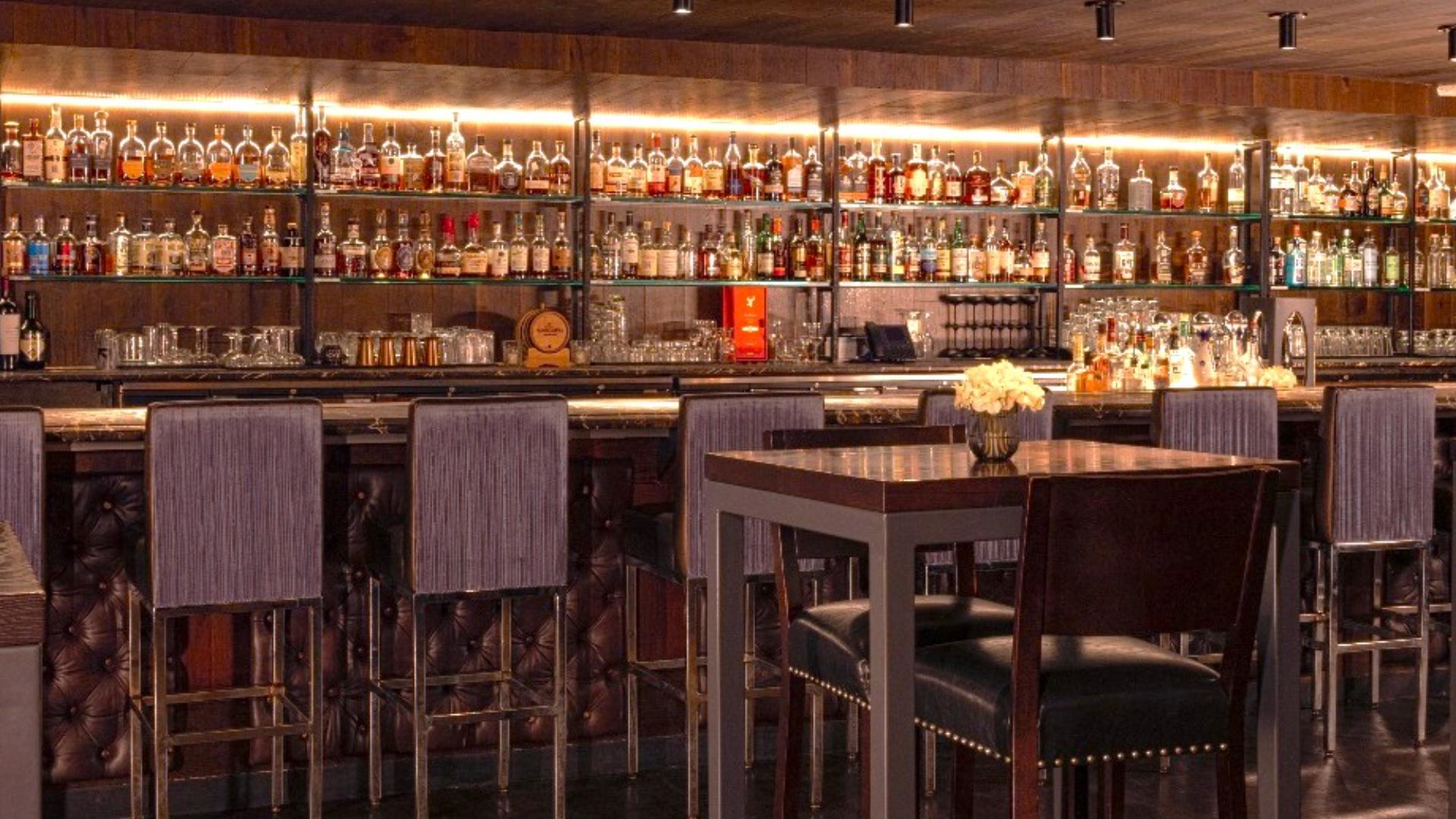 Bourbon & Banter: Dallas speakeasy makes historic bars list | wfaa.com