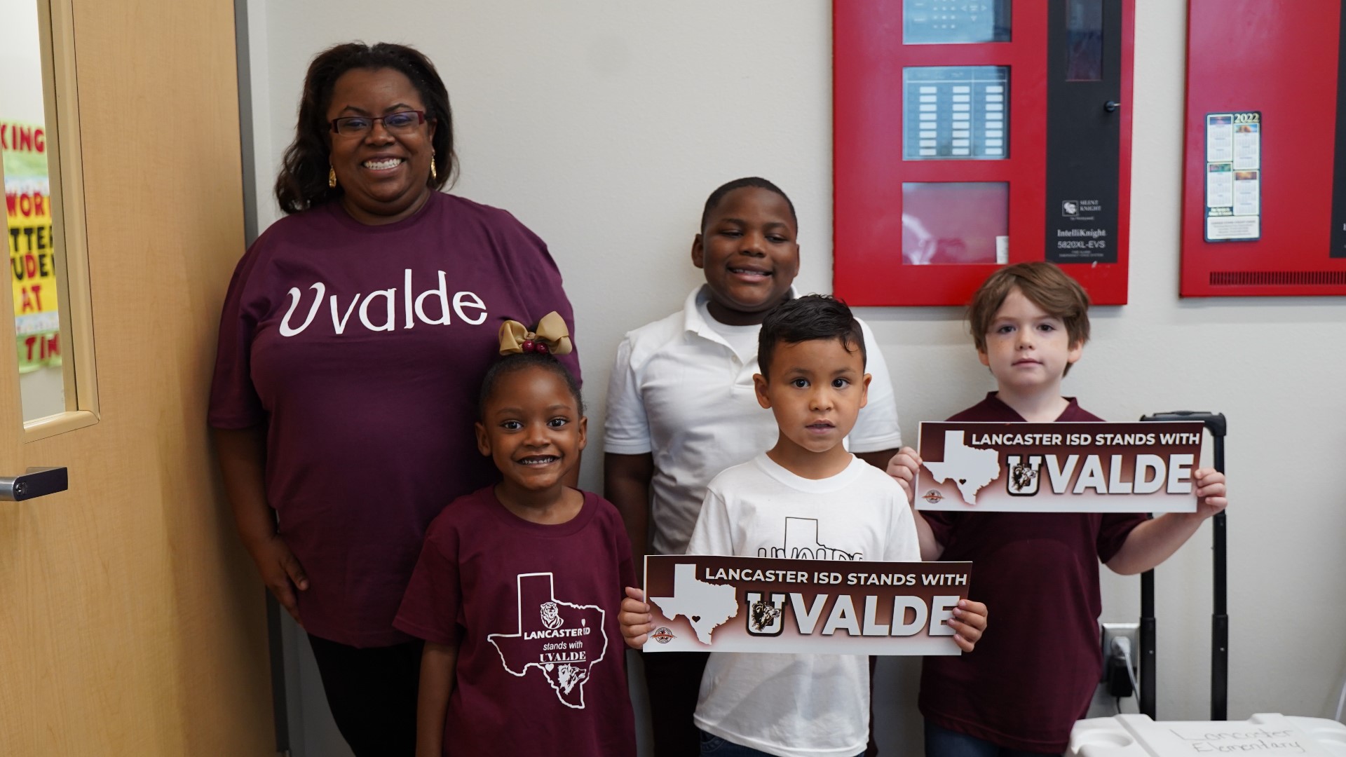 Texas schools unite over support for Uvalde's first day of class | wfaa.com