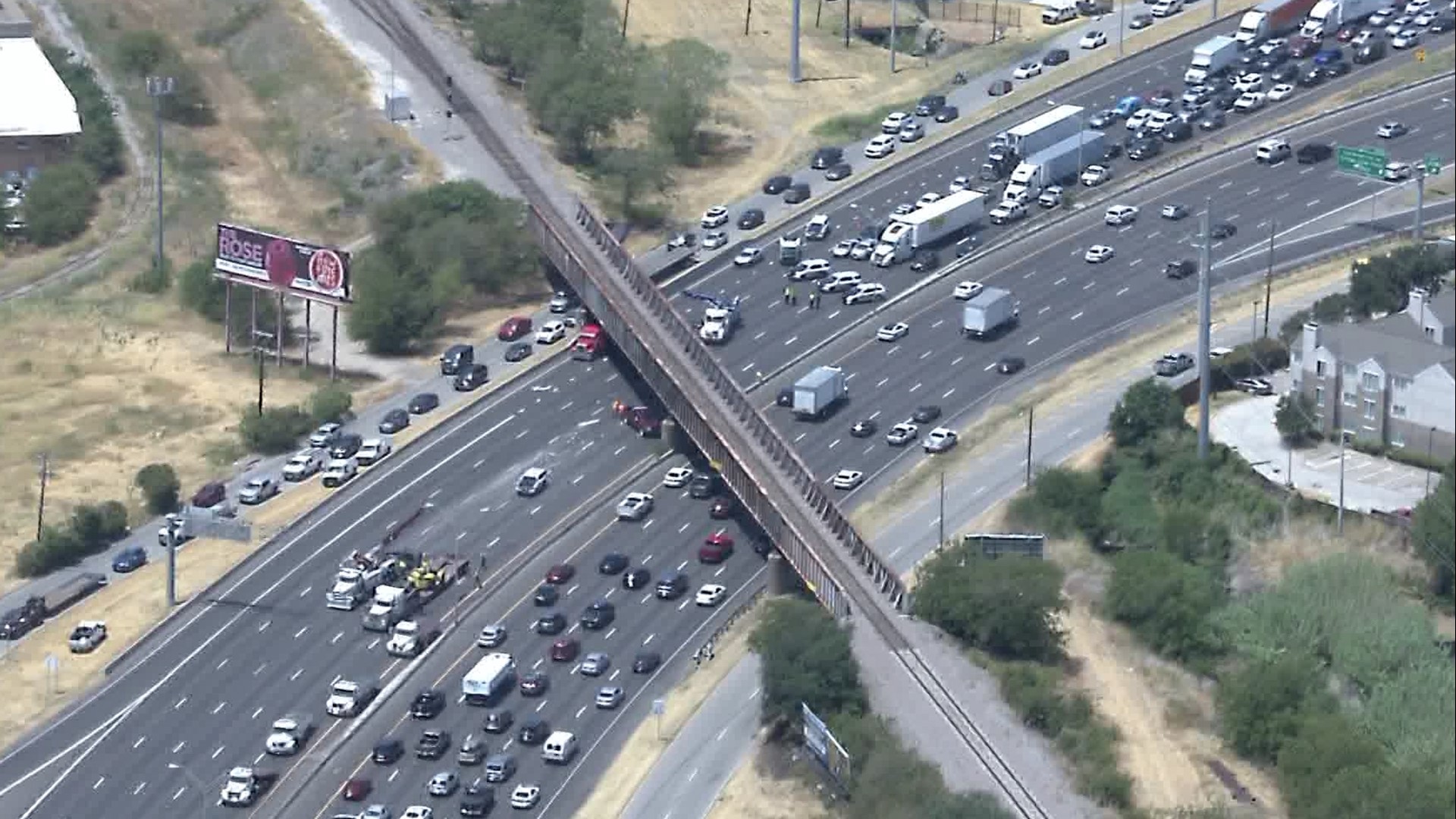 I-35E traffic in Dallas backed up by struck tractor-trailer | wfaa.com