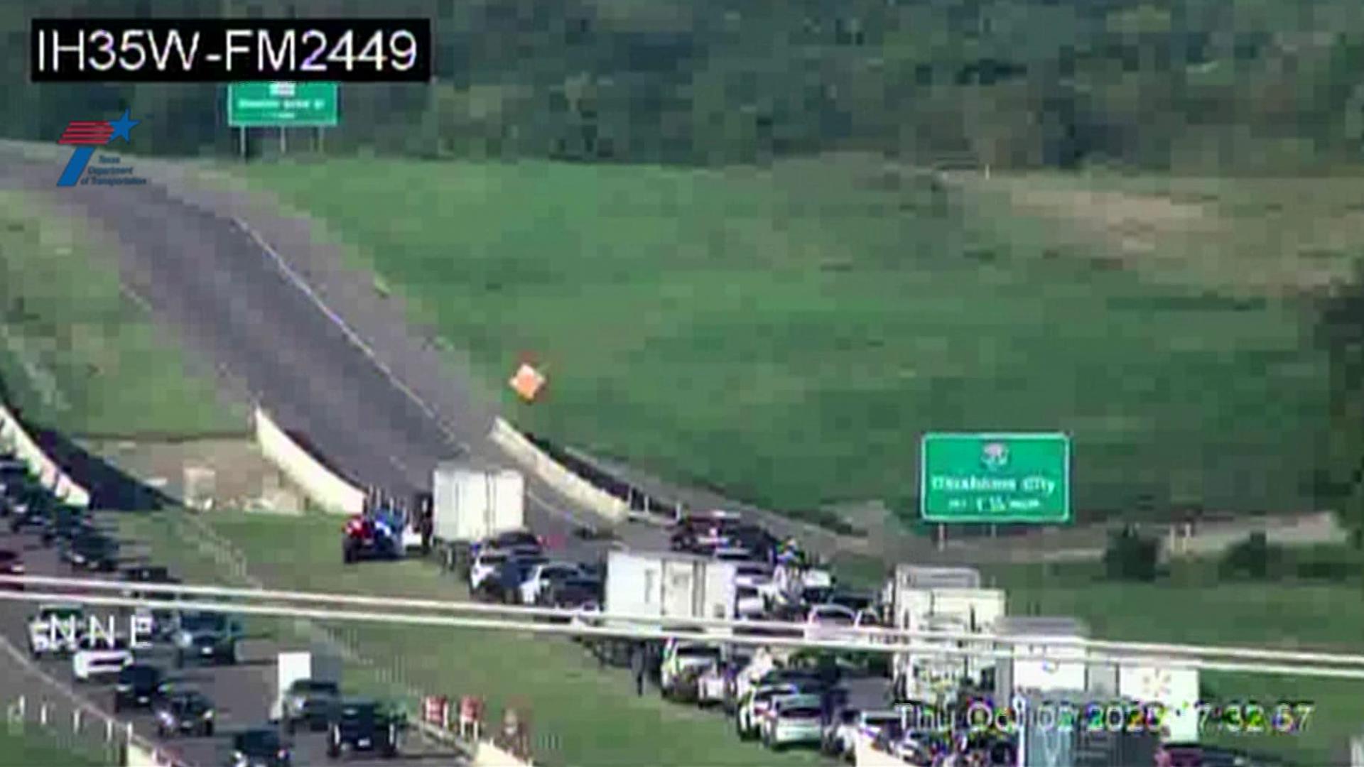 Crash closes all northbound I-35 West lanes in Denton | wfaa.com