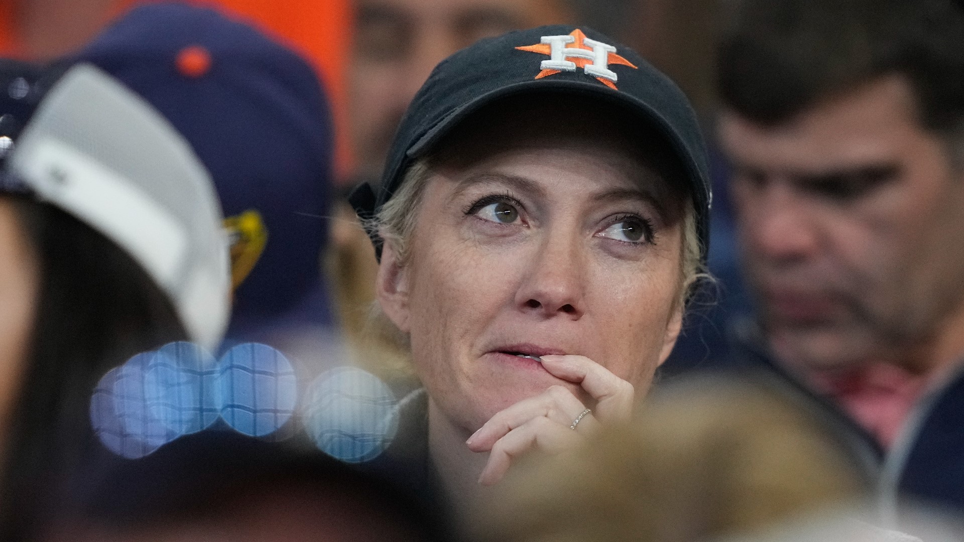 Look at these dejected Astros fan photos from Game 2 of the ALCS | wfaa.com
