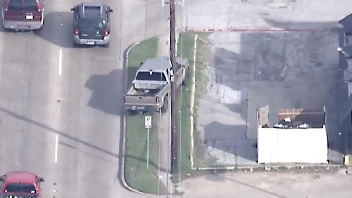 Dallas County: Suspects wanted in pursuit of stolen truck | wfaa.com