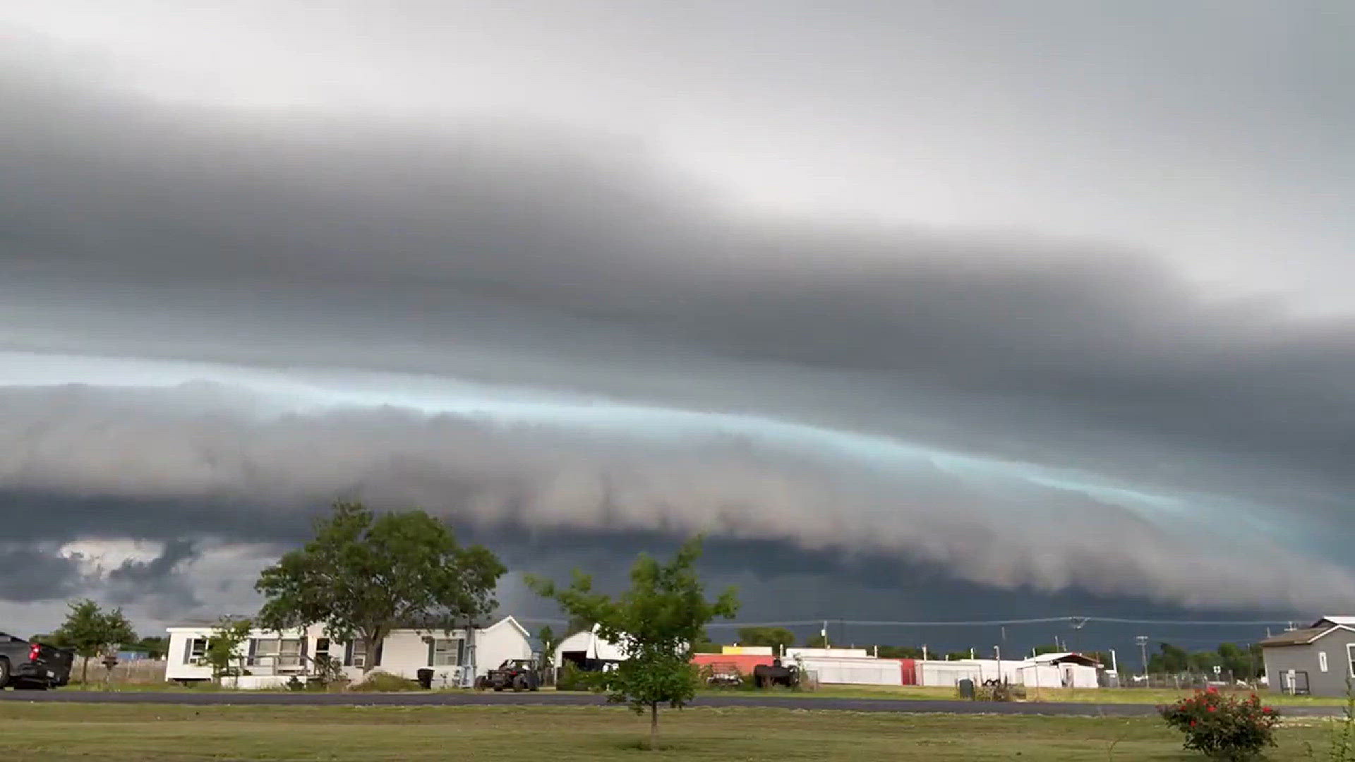 What are shelf clouds? Here's how the form and what they mean | wfaa.com