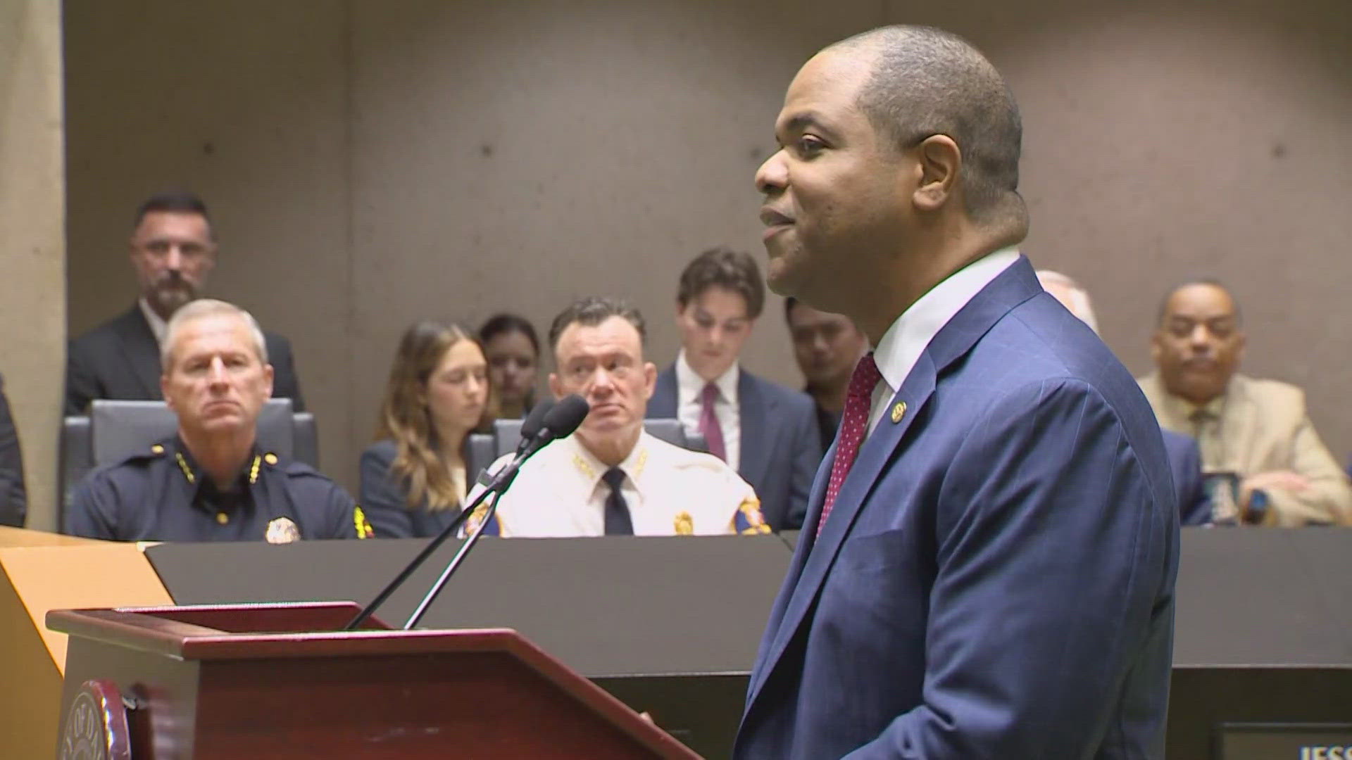 Dallas Mayor advocates for $25M deal with ICE after police rejection ...