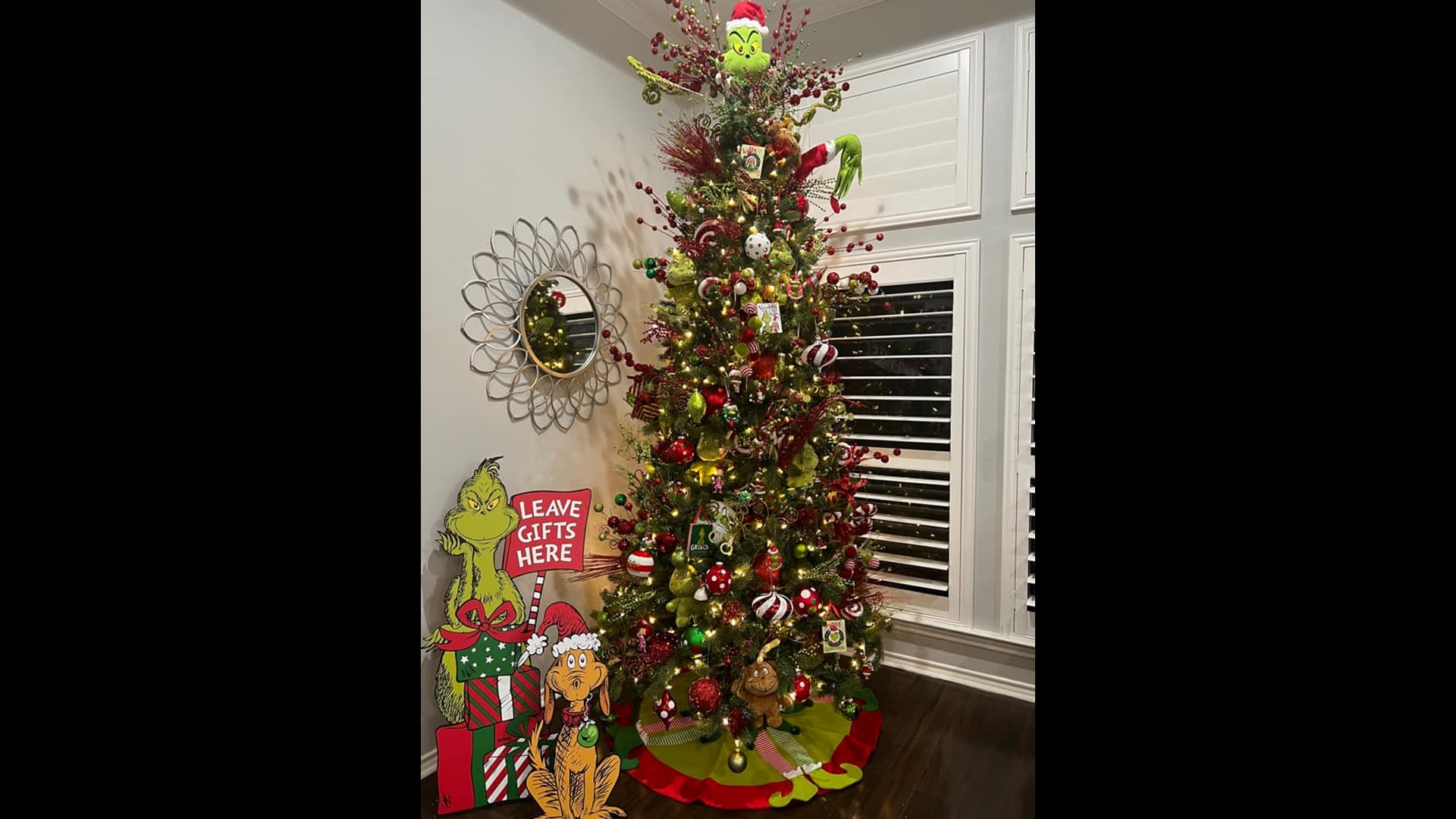 Your pictures: Flamingo Christmas tree, Whataburger Christmas tree ...