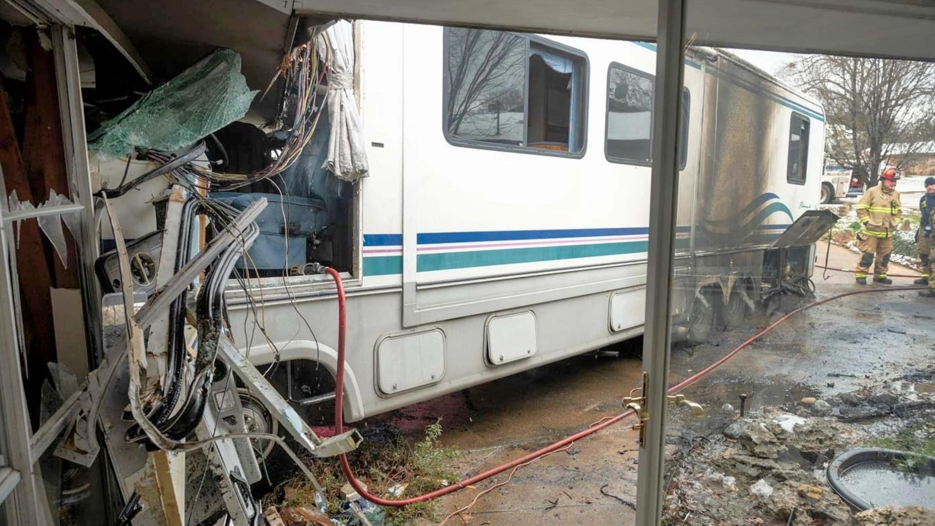 RV crashes into Fort Worth home: Video | wfaa.com