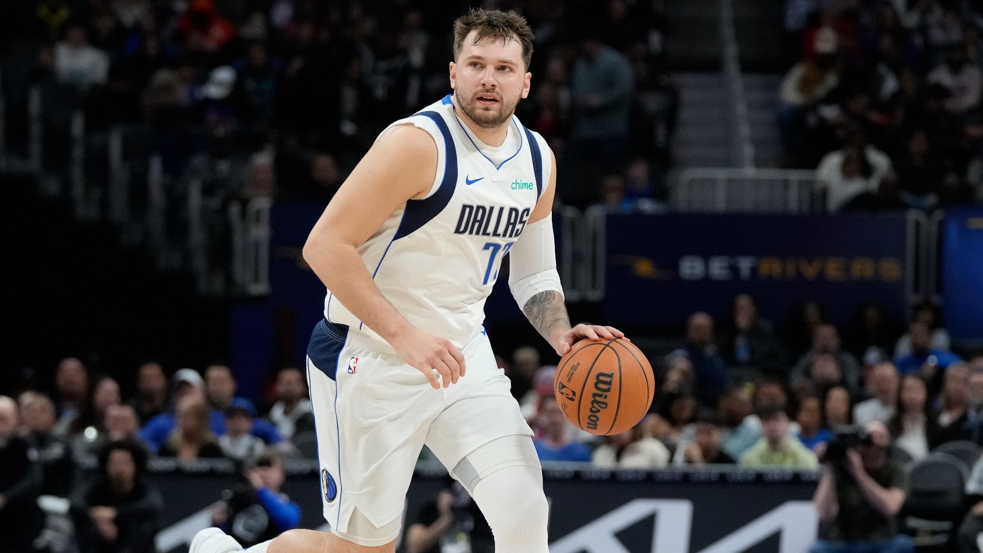 Mavericks Luka Doncic breaks single season scoring record Tuesday | wfaa.com