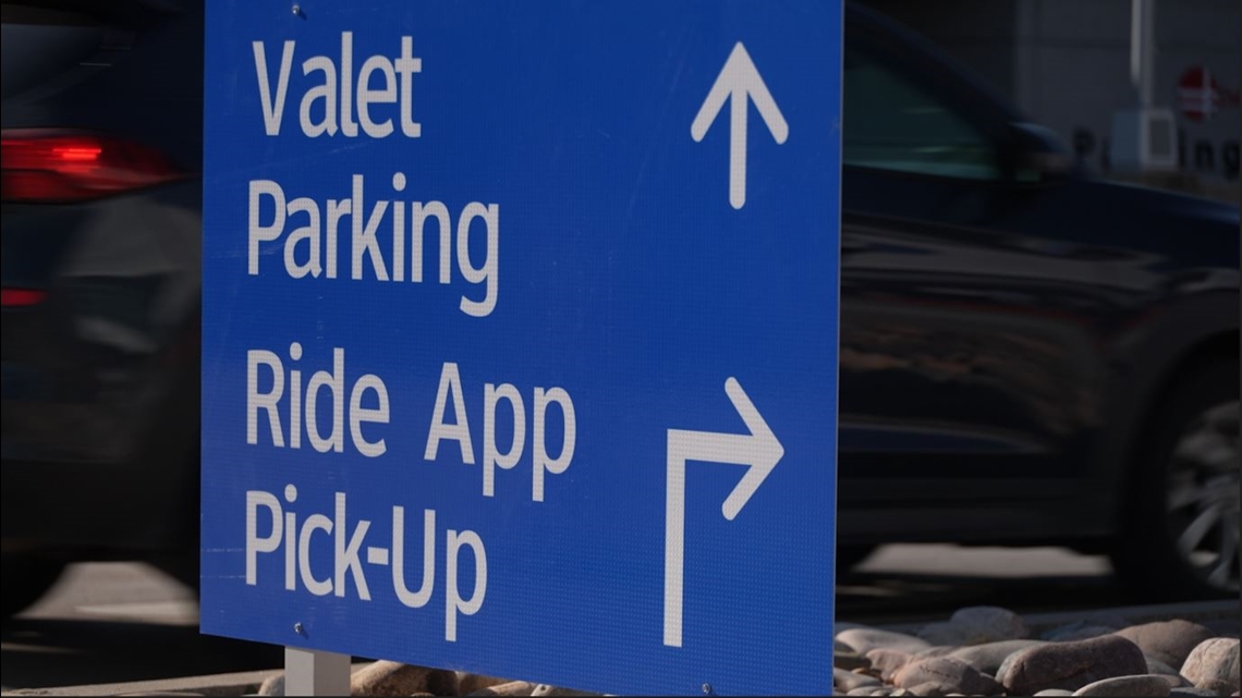 Reviews over new Love Field rideshare pickup location mixed | wfaa.com