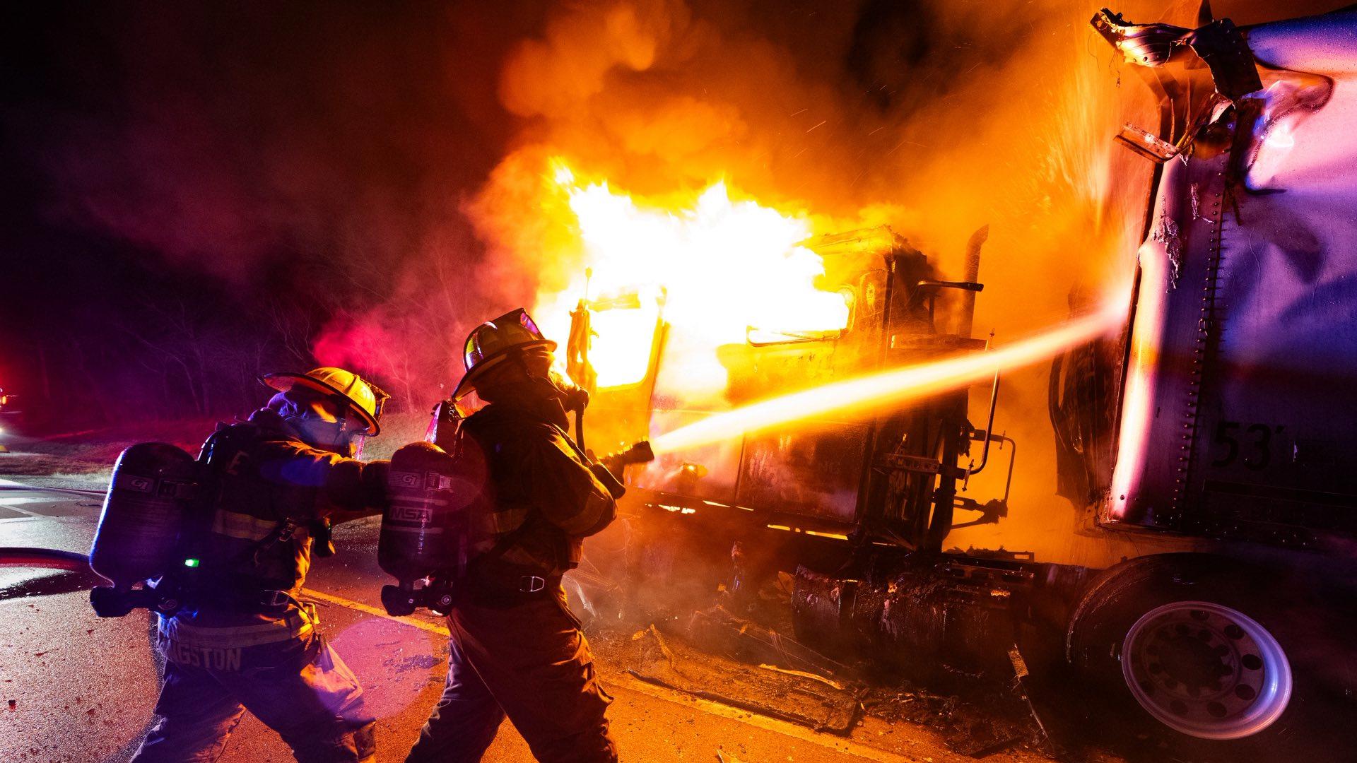 Large fire engulfs 18-wheeler loaded with 44,000 pounds of solar panels ...