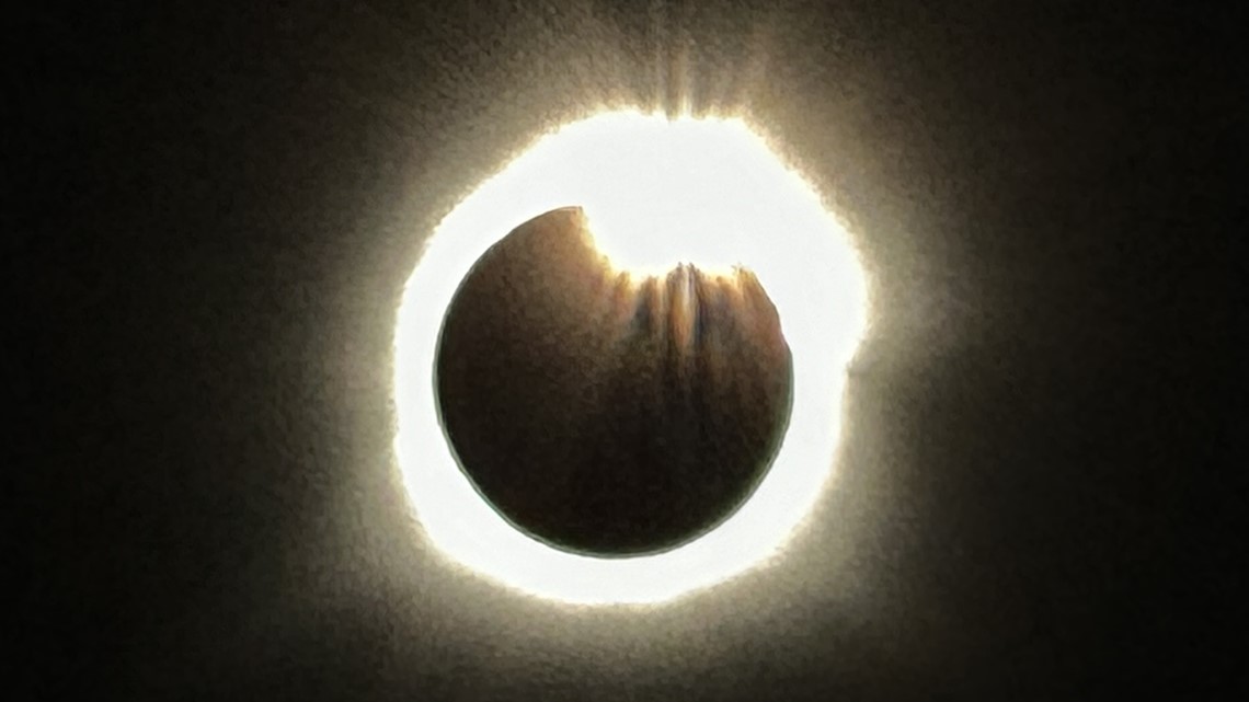 Total solar eclipse video in Texas: The moment darkness hit DFW | wfaa.com