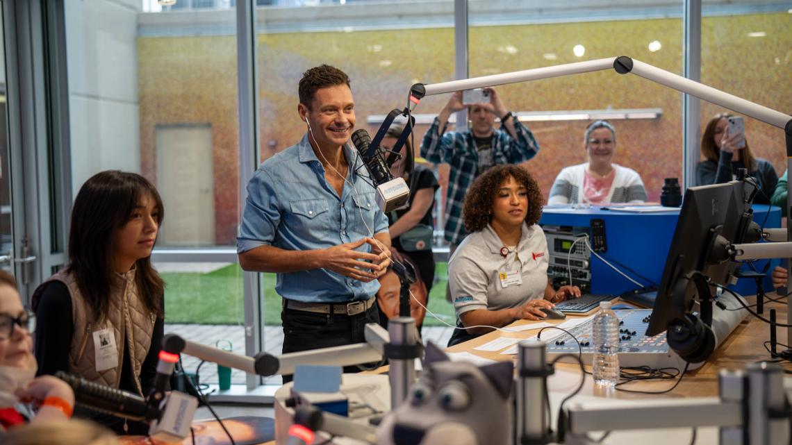 Ryan Seacrest visits patients at Children's Health Dallas | wfaa.com