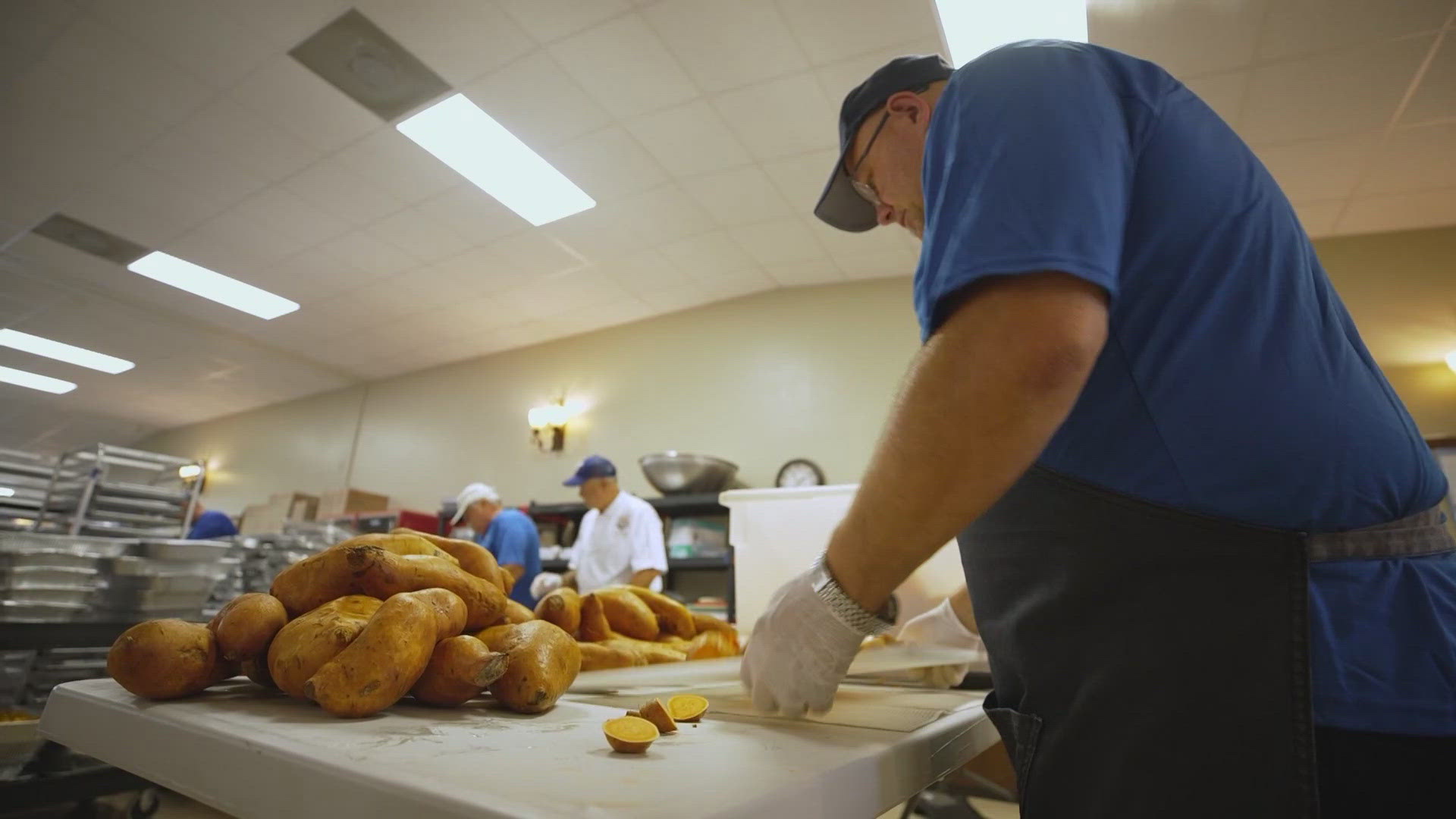 Dallas Chef returns to Kerr County to volunteer days after his ...