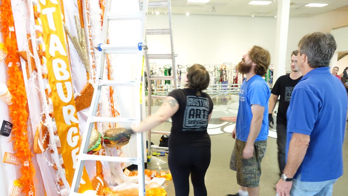 What a mum! Arlington Museum of Art unveils 18-foot-tall Whataburger ...