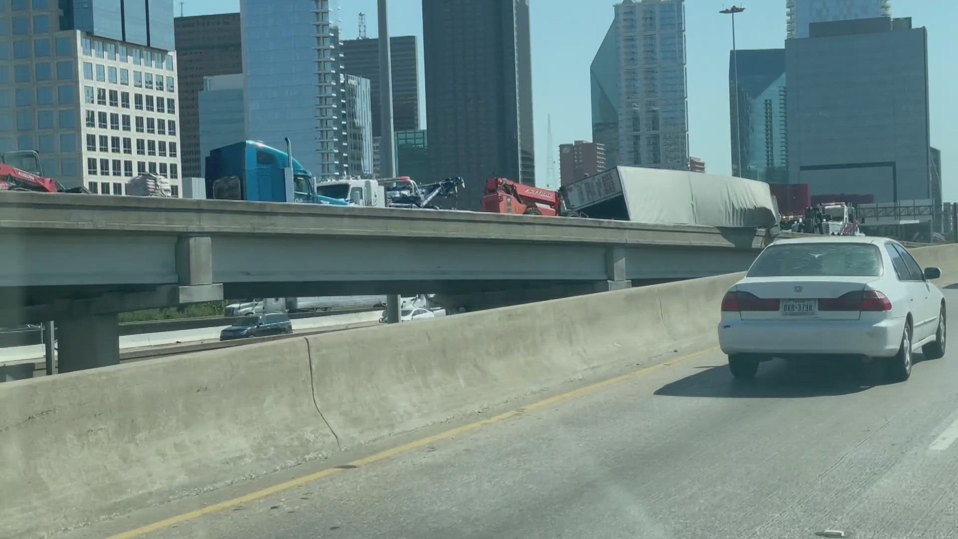 1 injured, road closed after semi crash at Northbound 75 and Woodall ...