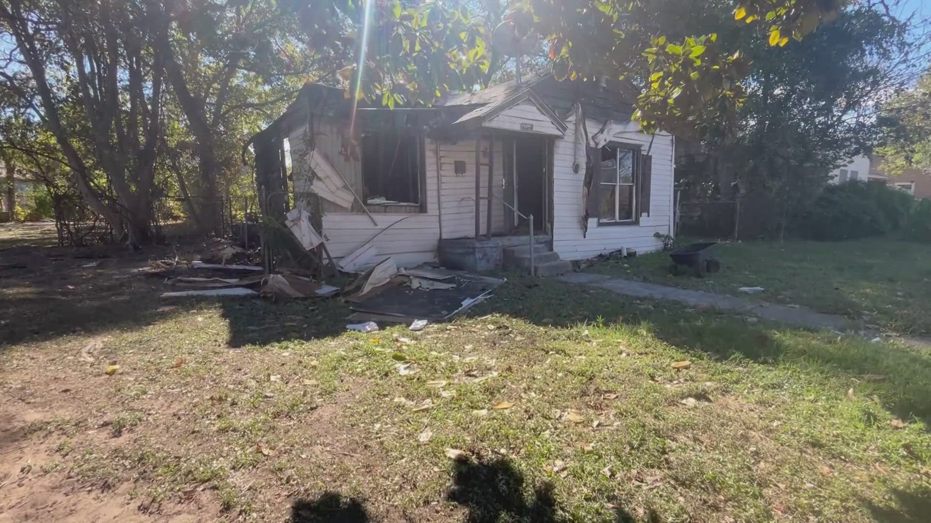 1 person killed in Dallas house fire, officials say | wfaa.com