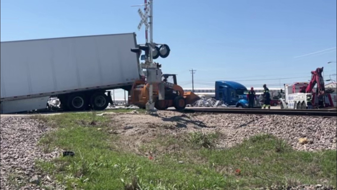 Train and semi-truck crash near Saginaw in Tarrant County | wfaa.com