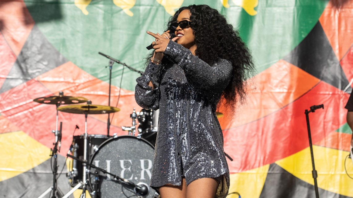 Who is singing the national anthem for the World Series? | wfaa.com