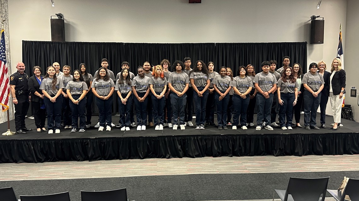 Fort Worth ISD program helps students become officers | wfaa.com