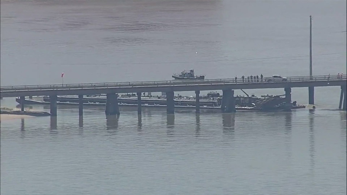 Barge crash in Pelican Island bridge: Galveston residents being ...