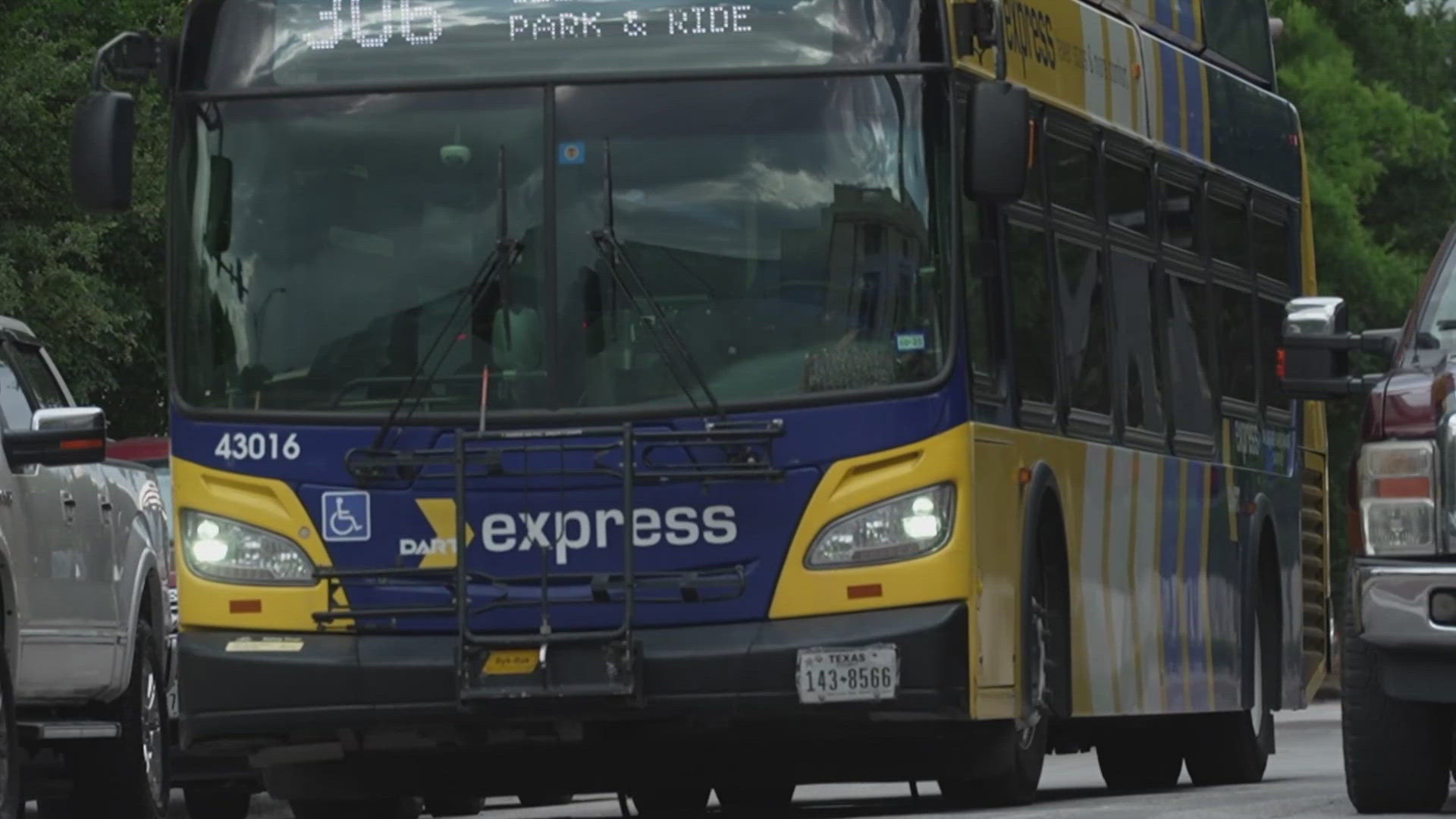 South Dallas residents press DART to improve services instead of cuts ...