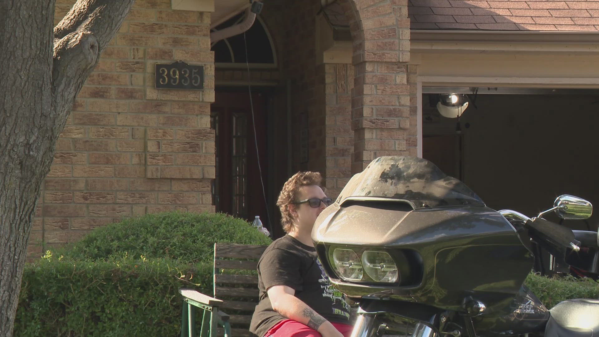 Officers mistakenly respond to wrong home, shoot resident who allegedly ...