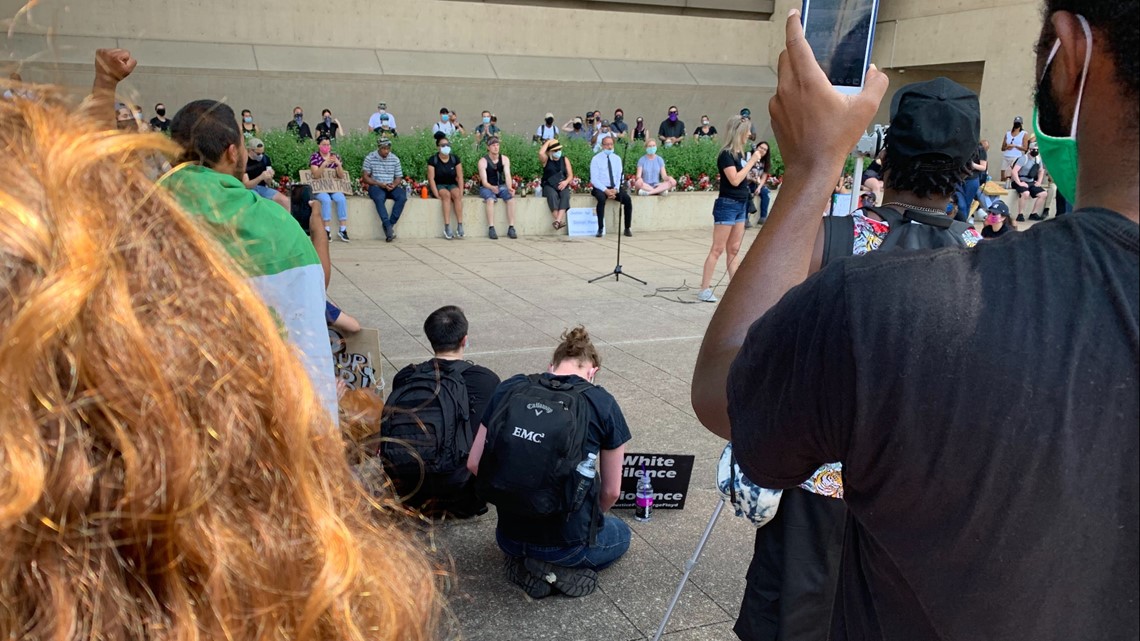 Live updates: Protesters gather in Dallas, Fort Worth on 7th day of ...