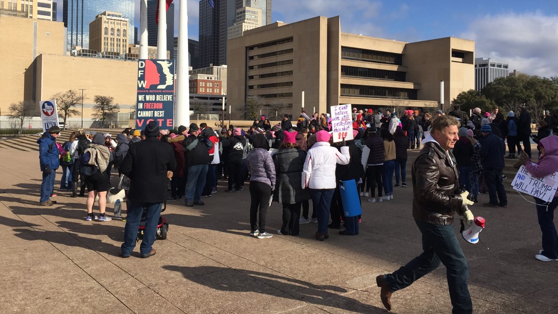 Chilly weather didn't freeze out Women's March in Downtown Dallas ...