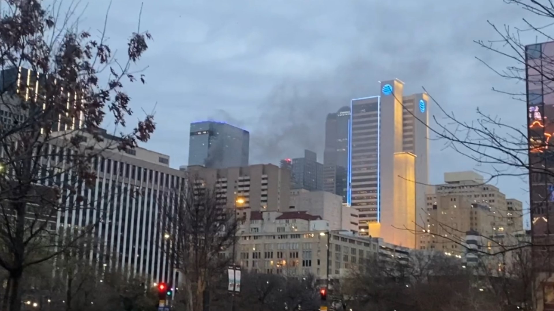 Downtown Dallas fire: Flames reported at high-rise building | wfaa.com