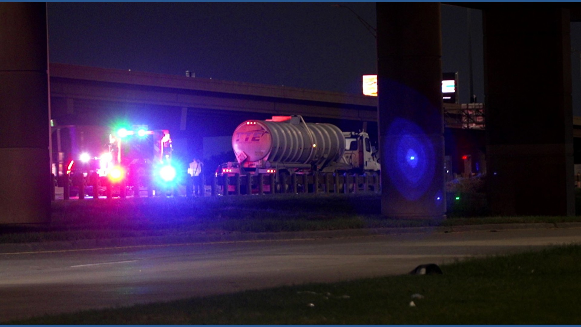 Southbound lanes of I-35E reopen after 3-vehicle crash involving an 18 ...