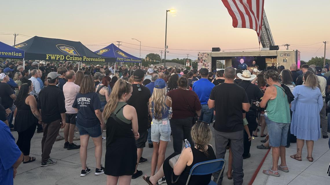 Fallen Fort Worth officer remembered at vigil on his birthday | wfaa.com