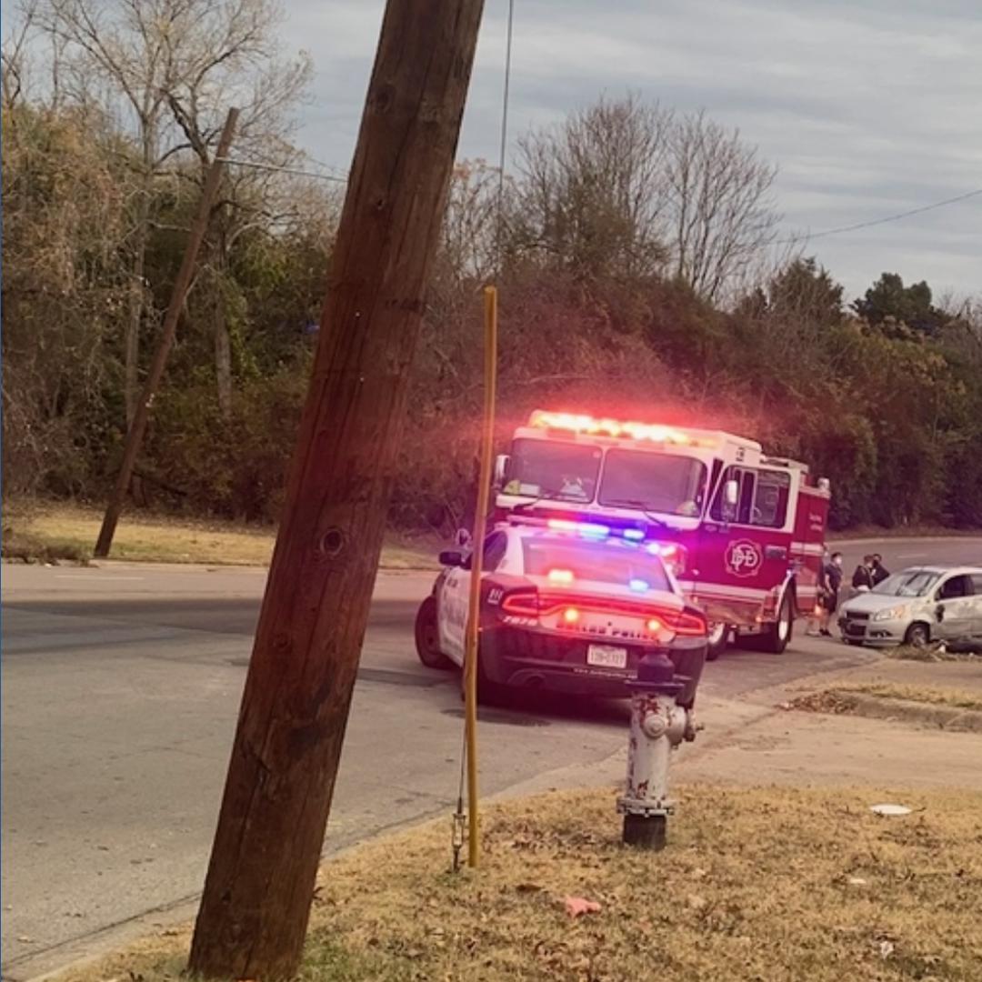 Dallas crash kills adult and 2 children | wfaa.com