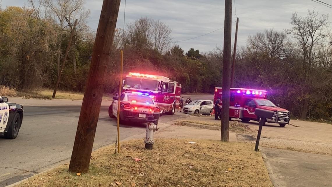 Dallas crash kills adult and 2 children | wfaa.com