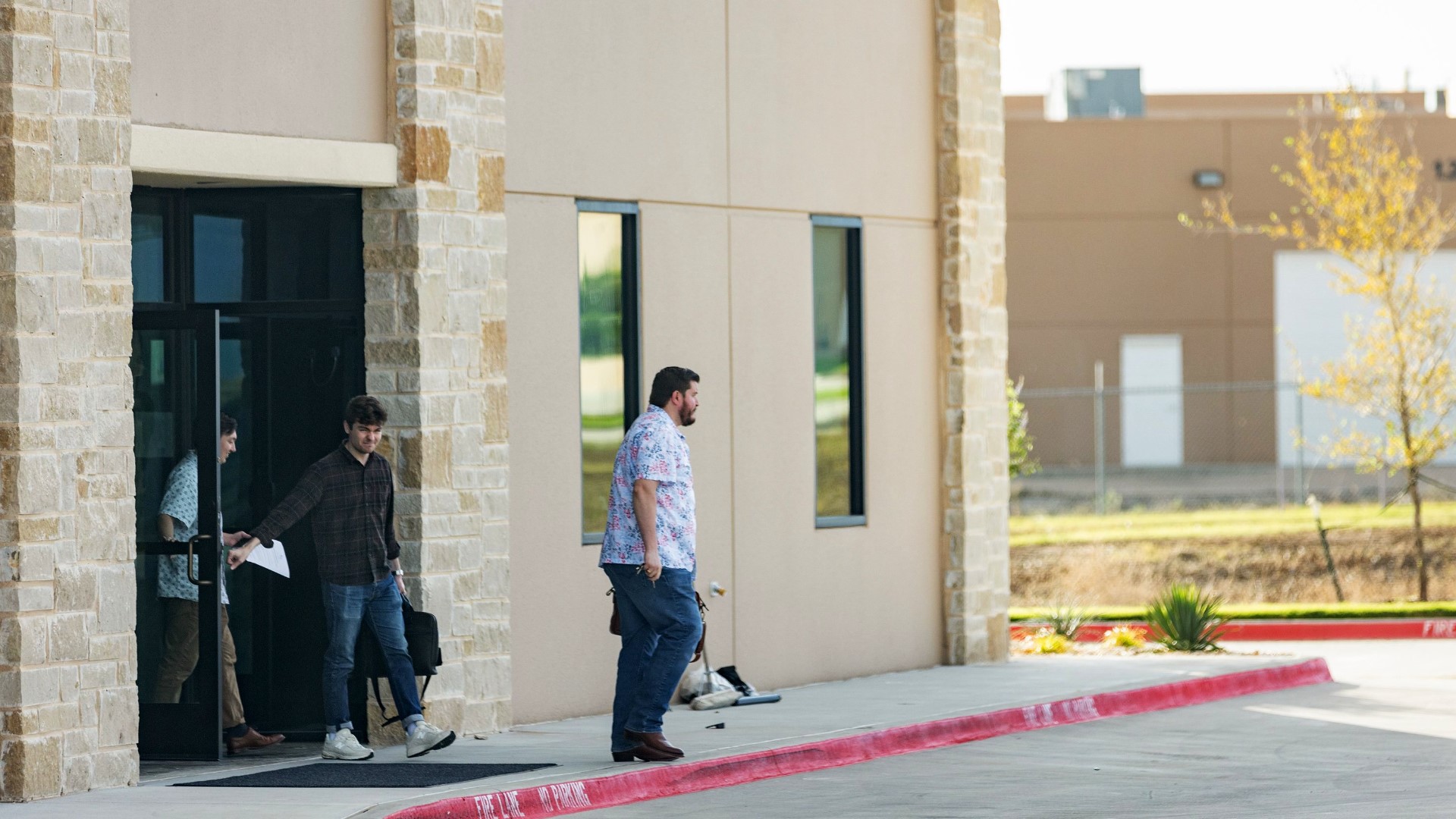 Stickland hosts Fuentes, Rittenhouse at Fort Worth offices | wfaa.com